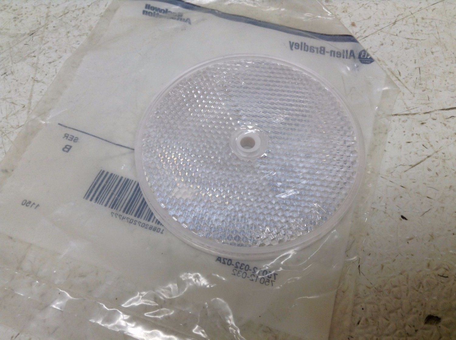 Allen Bradley 92-39 Reflector 3 " DIA Center Mount 9239 New