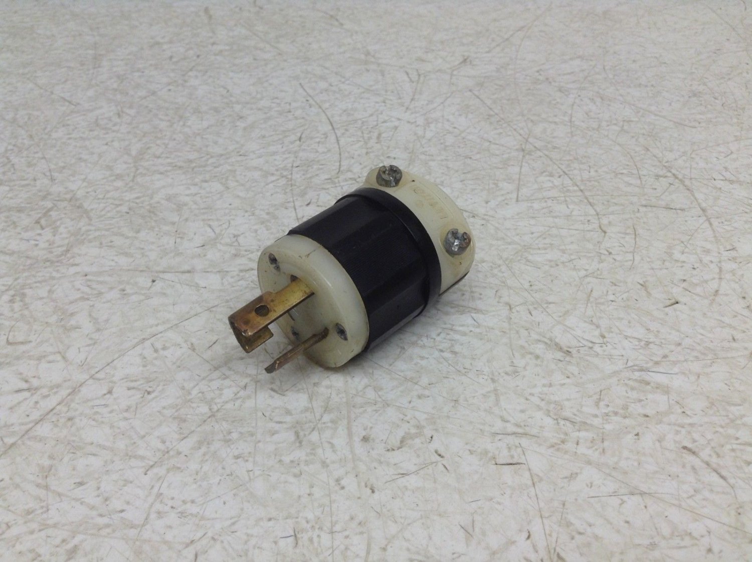 Leviton L7-15P 15 AMP 277 VAC Plug 4770-C