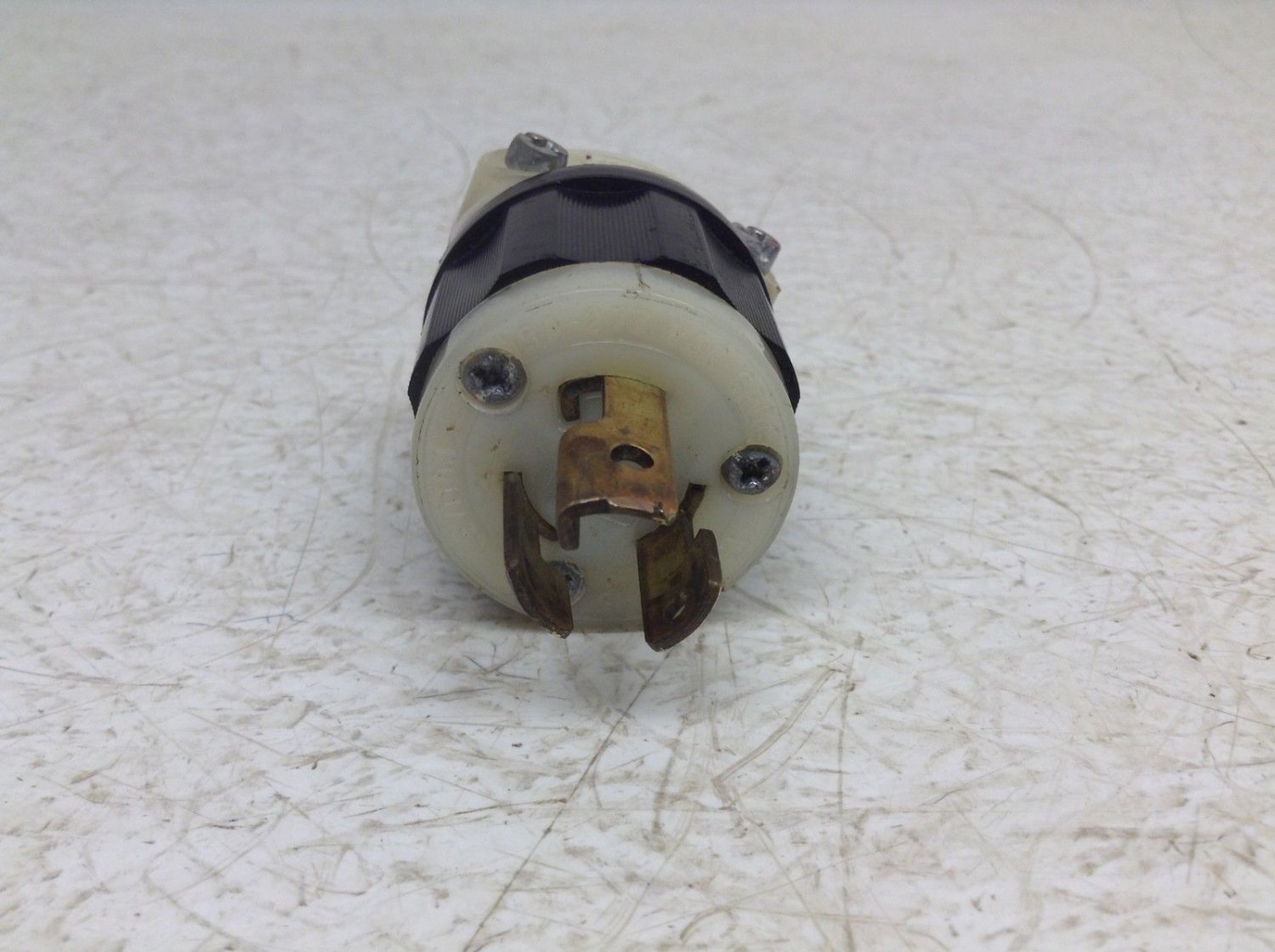 Leviton L7-15P 15 AMP 277 VAC Plug 4770-C