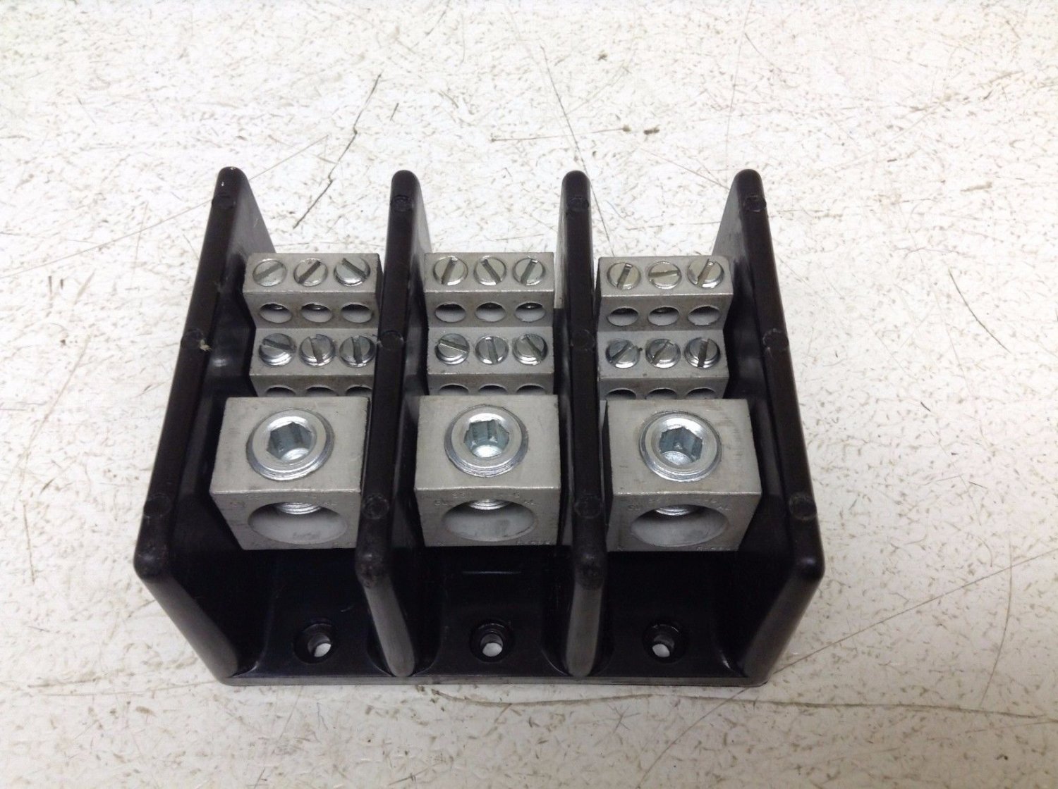 USD 13024 16323 Tap Distribution Block 600 V