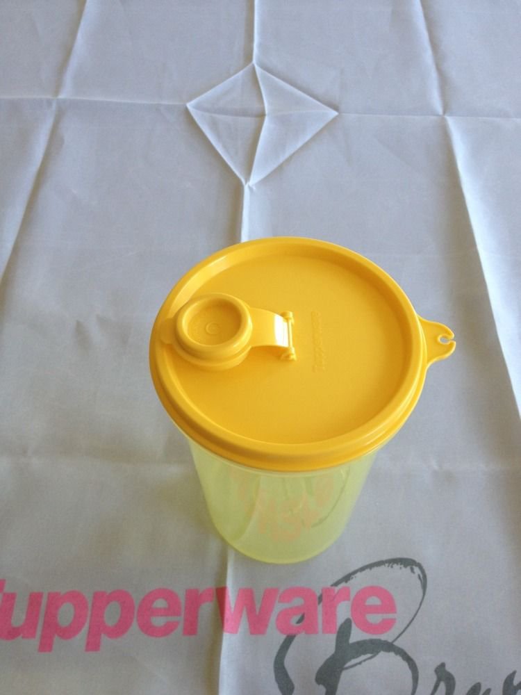 TUPPERWARE Thirstquake Jug Tumbler w/ flip top Seal Purlicious 1L NEW ...