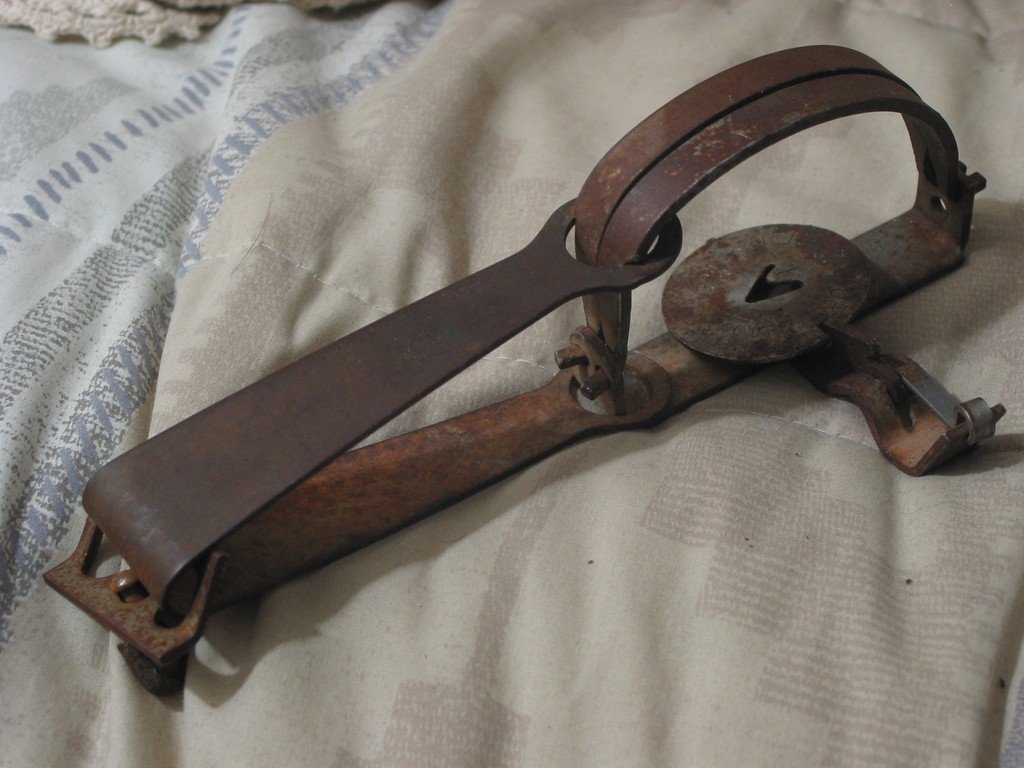ONIDA VICTOR Steel Animal Game Trap 1 Very Used Rusty