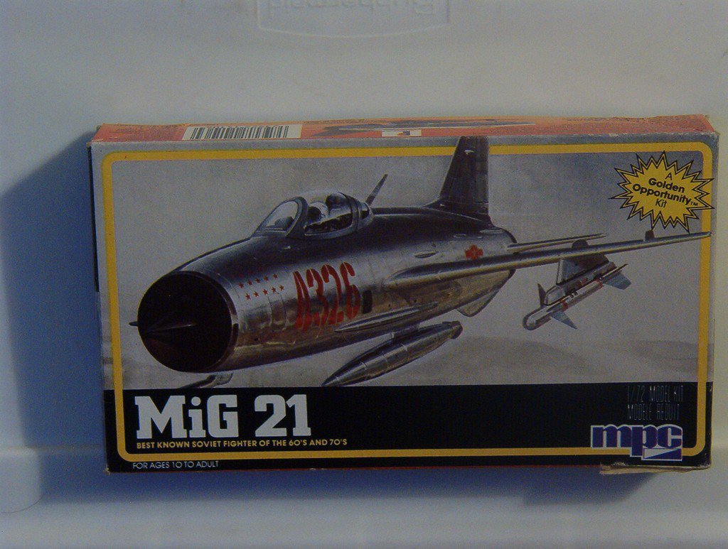 MIG 21 Russian Military Airplane Model Kit MPC 1/72