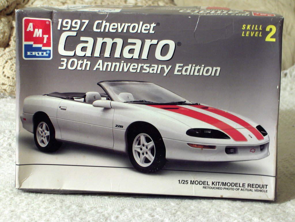 CHEVROLET CAMARO 30th Model Kit AMT / ERTL 1/25