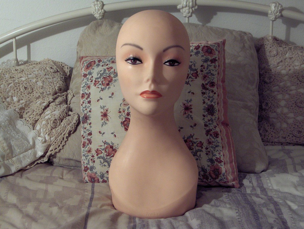 MANNEQUIN Female Head Table Pole Mounted Wig Display