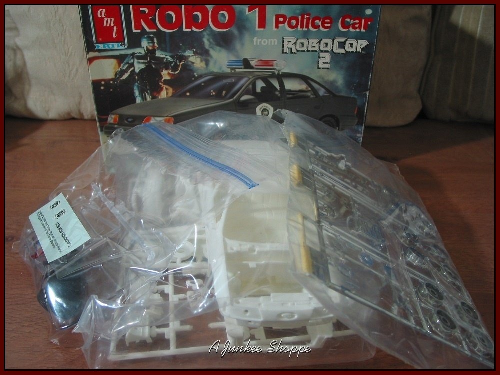 ROBOCOP 2 Robo 1 Police Car 1990 AMT Ertl 1/25 Scale Model Car Kit Unbuilt