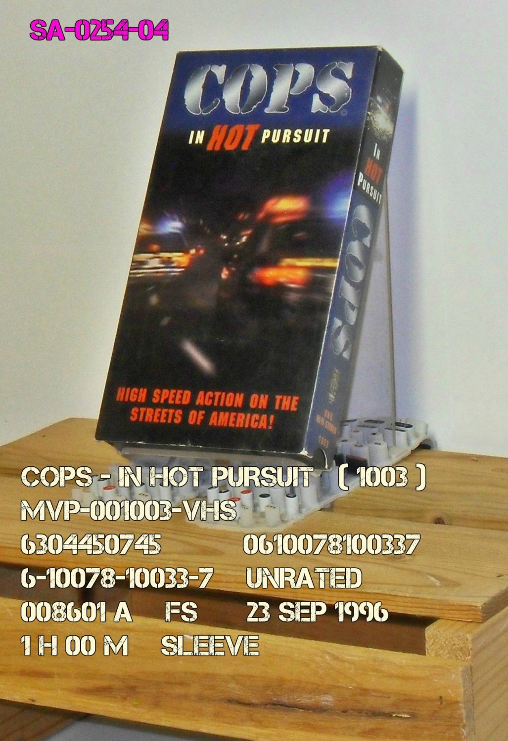 VHS - COPS - IN HOT PURSUIT