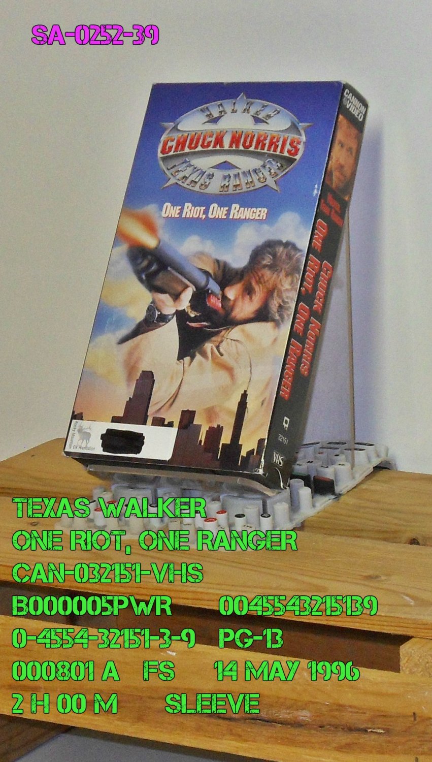 VHS - WALKER, TEXAS RANGER - ONE RIOT, ONE RANGER