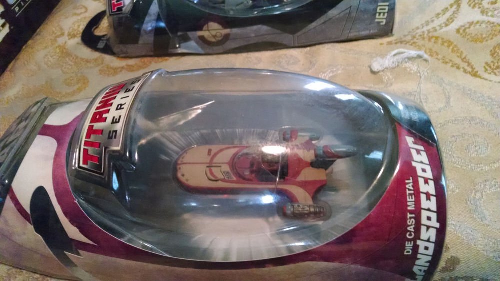 STAR WARS TITANIUM SERIES: LANDSPEEDER STAND INCLUDED! New Unopened