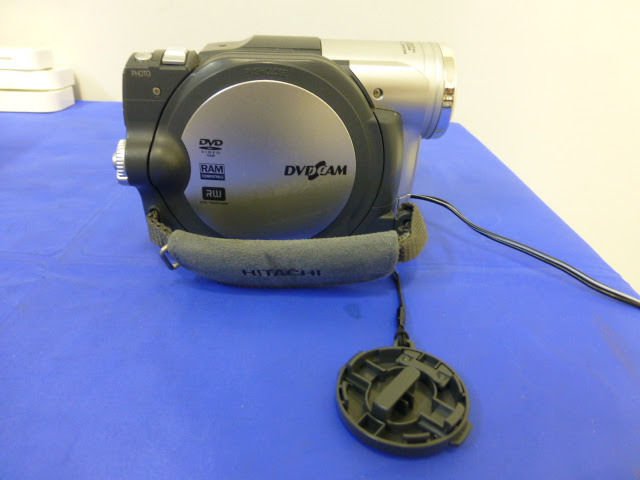 Digital DVD Camcorder HITACHI (DZ-BX35A) W/ charger Digital DVD Camcorder HITACHI (DZ-BX35A) W/ charger