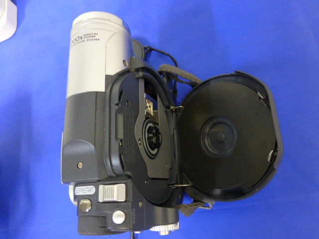 Digital DVD Camcorder HITACHI (DZ-BX35A) W/ charger Digital DVD Camcorder HITACHI (DZ-BX35A) W/ charger
