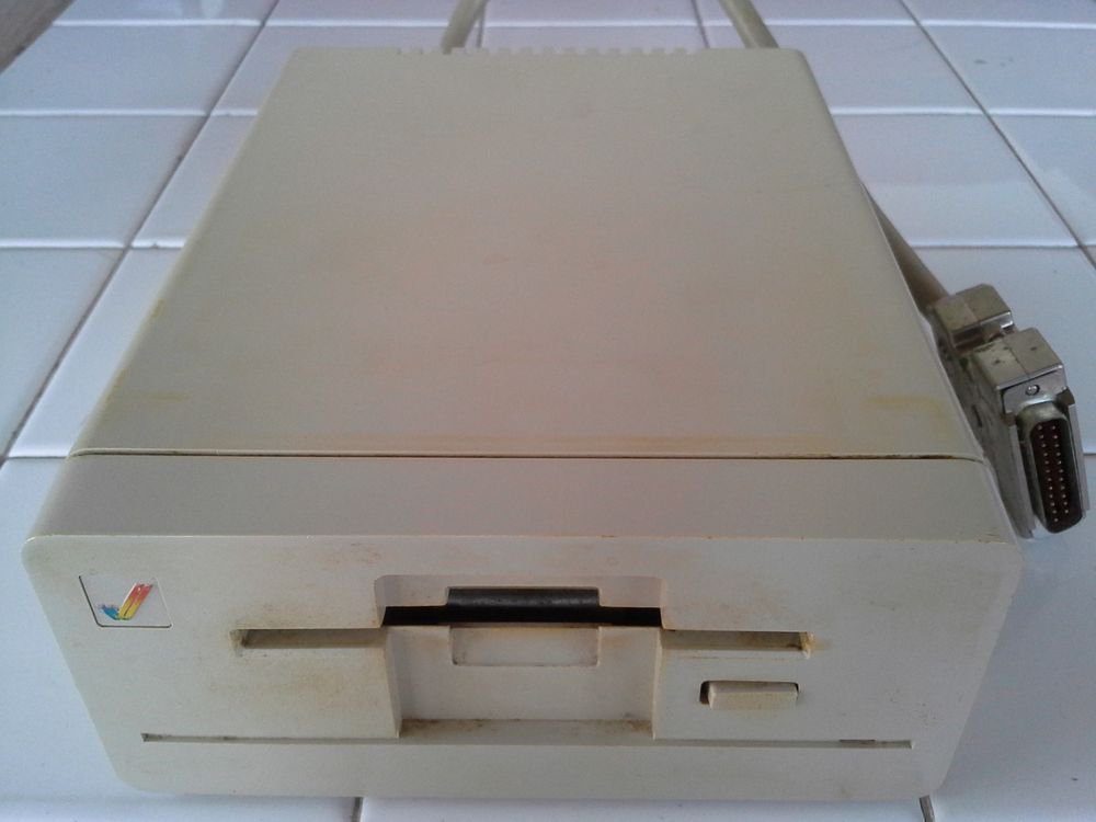 Amiga 1010 External 3.5” Floppy Drive 880k WORKING – Commodore A1010