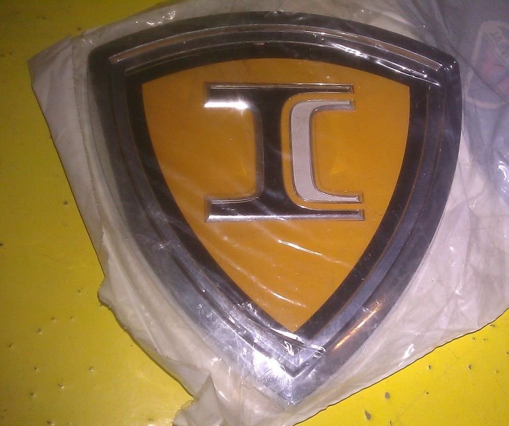 GENUINE INTERNATIONAL NAVISTAR BRAND EMBLEM NAME BADGE 3582132C1