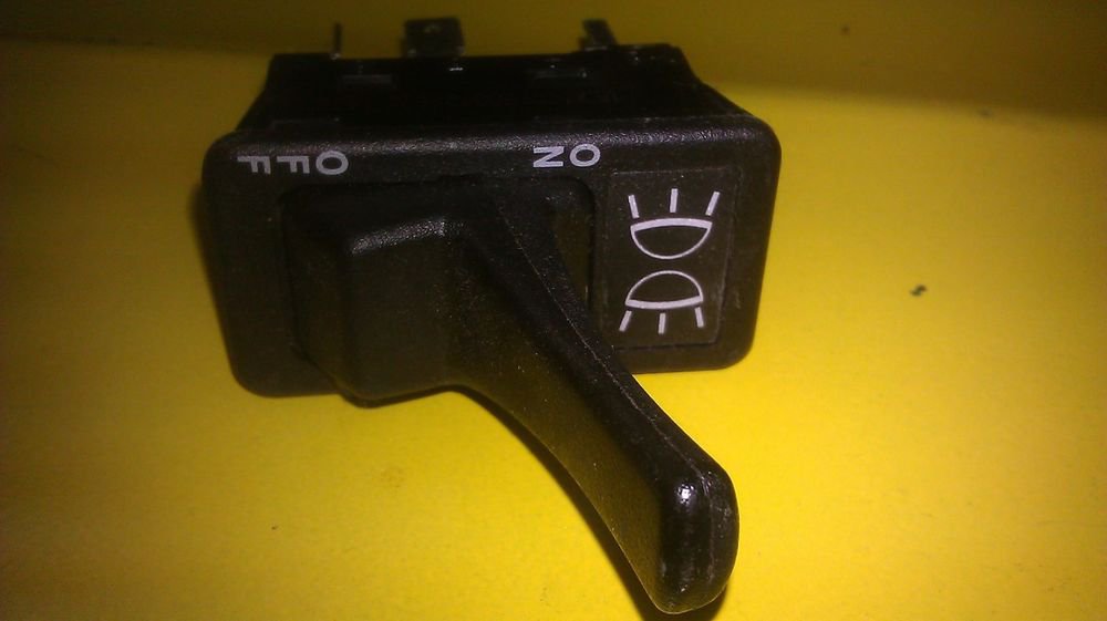 GENUINE INTERNATIONAL NAVISTAR MARKER LIGHT SWITCH 2007295C1