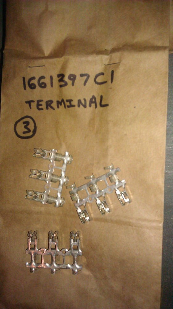 GENUINE INTERNATIONAL NAVISTAR TERMINAL 1661397C1 NEW SURPLUS