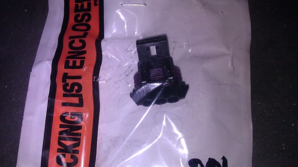 GENUINE INTERNATIONAL NAVISTAR CONNECTOR 1667741C1 NEW SURPLUS