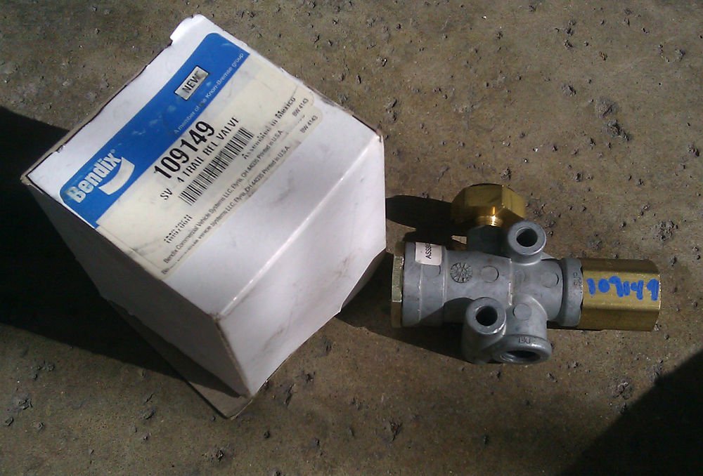 GENUINE BENDIX TRAILER RELIEF VALVE 109149 NEW SURPLUS