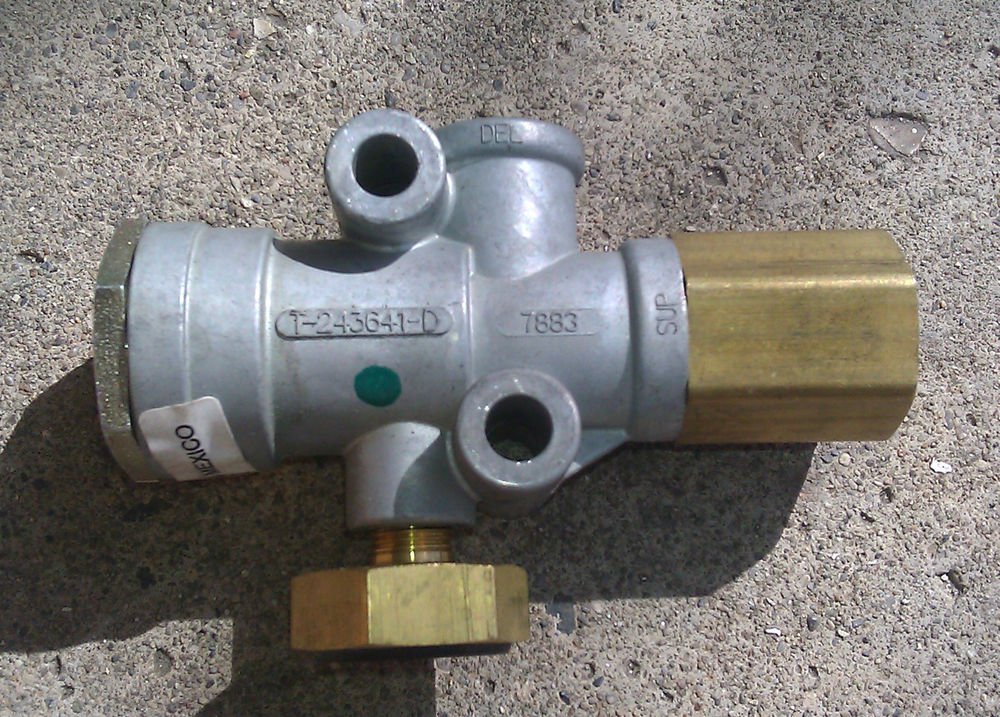 GENUINE BENDIX TRAILER RELIEF VALVE 109149 NEW SURPLUS