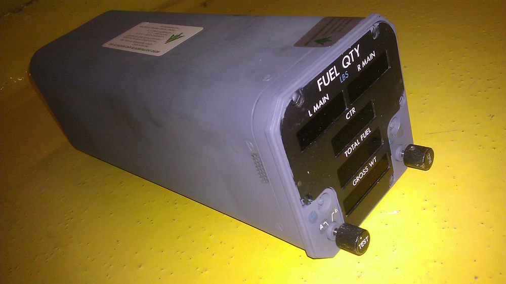 GENUINE GULL AIRBORNE INSTRUMENTS FUEL COCKPIT DISPLAY UNIT 372-001-001