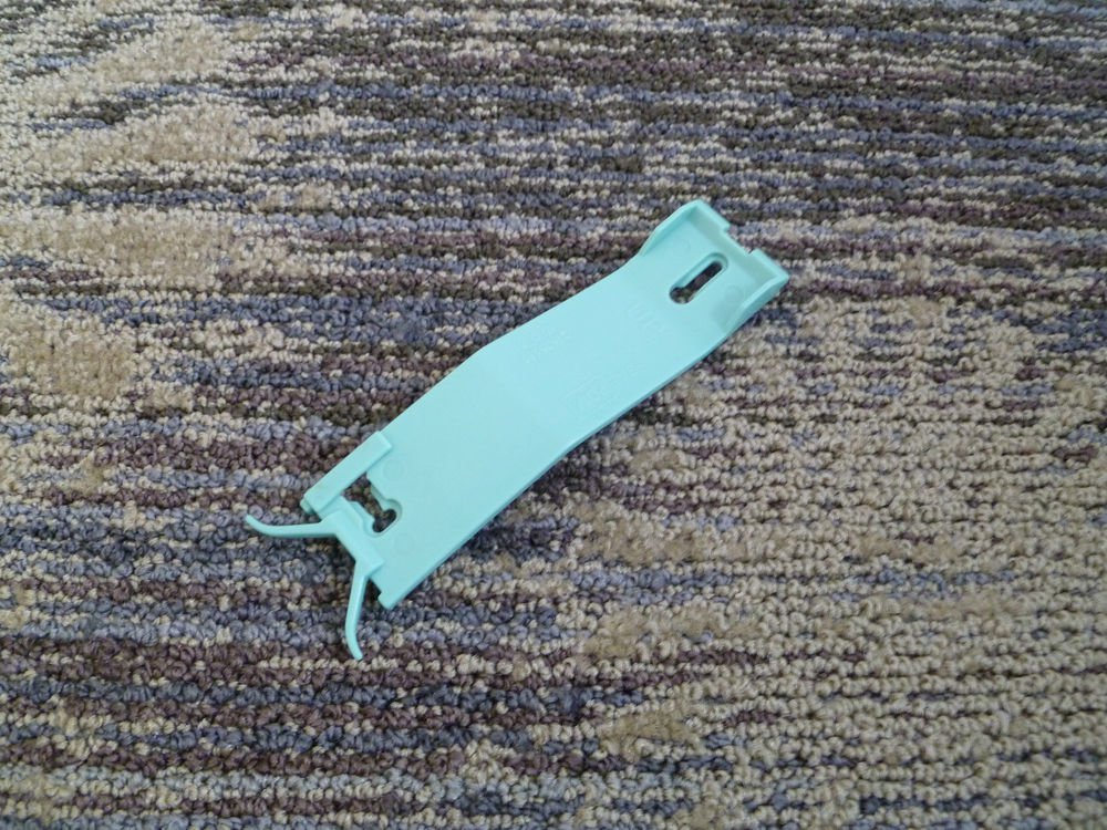 Genuine GM Body Side Molding Retainer Clip 22635185