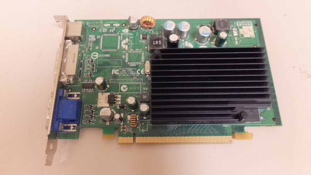 Dell Nvidia GeForce 7300LE 128MB 0DK315 PCI-e Video Graphics Card / GPU1194