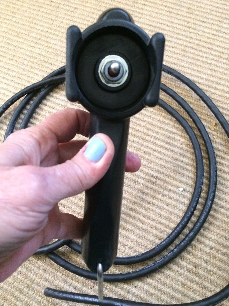 Pistol Grip Remote Control with Toggle 16/3 AR18107 Leyman
