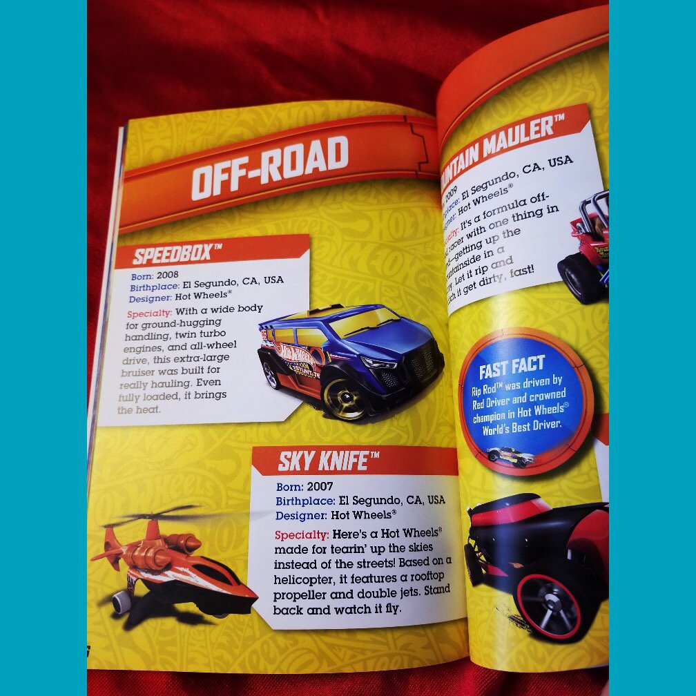 Hot Wheels The Collector’s Handbook Scholastic Book + BONUS HOT WHEELS CAR