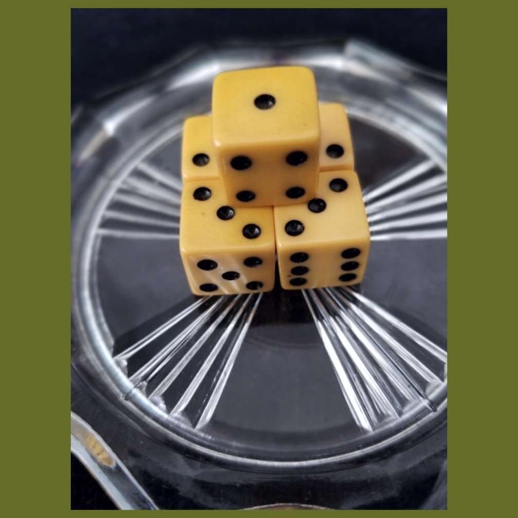 VIntage 50s Bakelite Butterscotch Small Gaming Dice set of 5