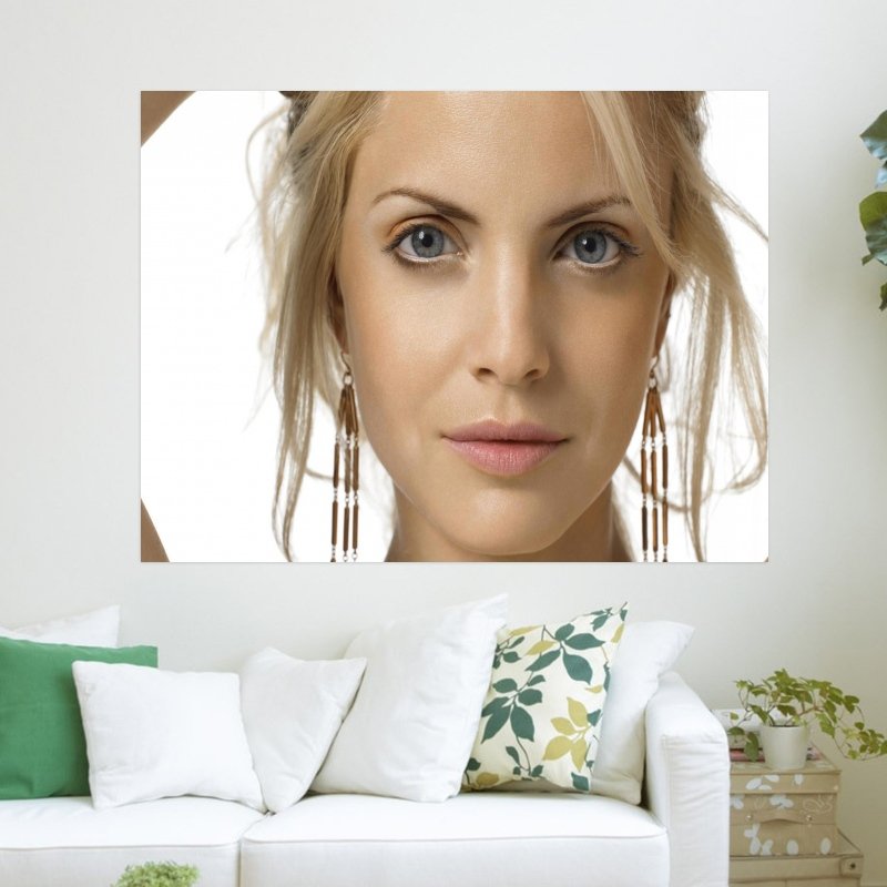 Mena Suvari Poster 24x18 inch