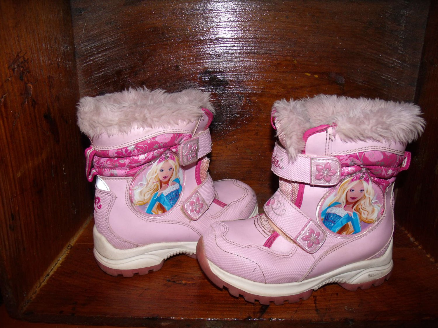 Size: 12 Youth Girls Pink Barbie Winter Boots.
