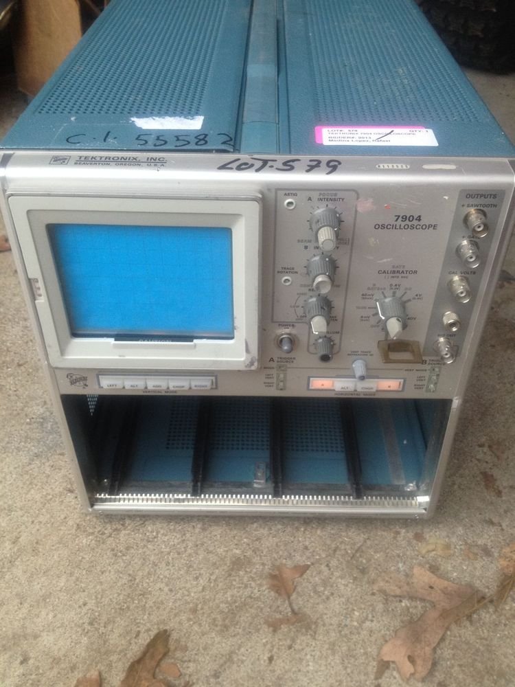 Tektronix 7904 Oscilloscope Mainframe with option 78
