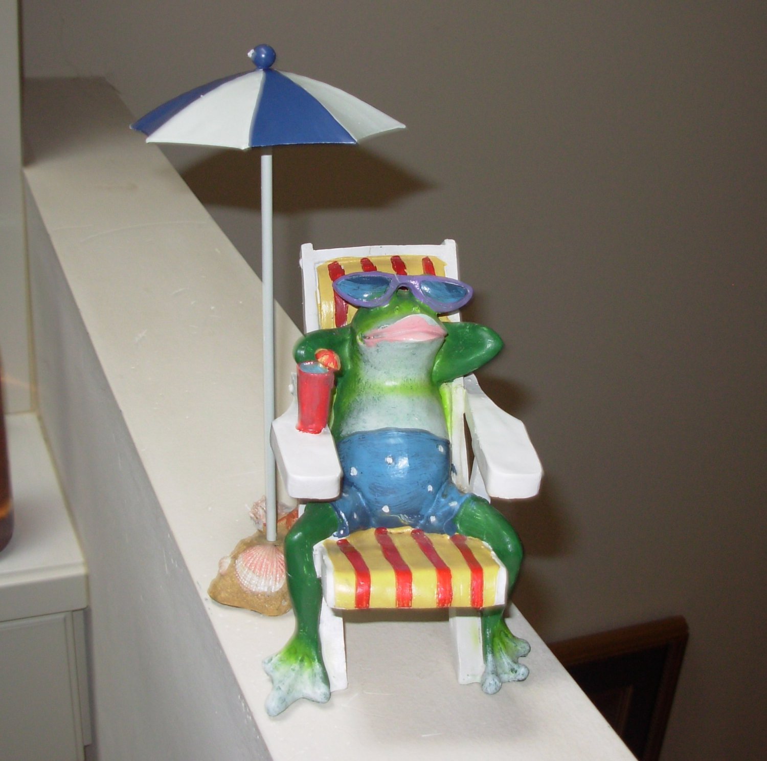 LOUNGE CHAIR FROG CHILLIN AT THE BEACH NEW POLYSTONE GANZ