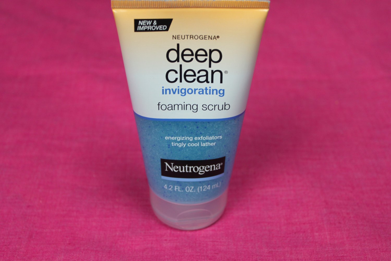 Neutrogena Deep Clean Invigorating Foaming Scrub
