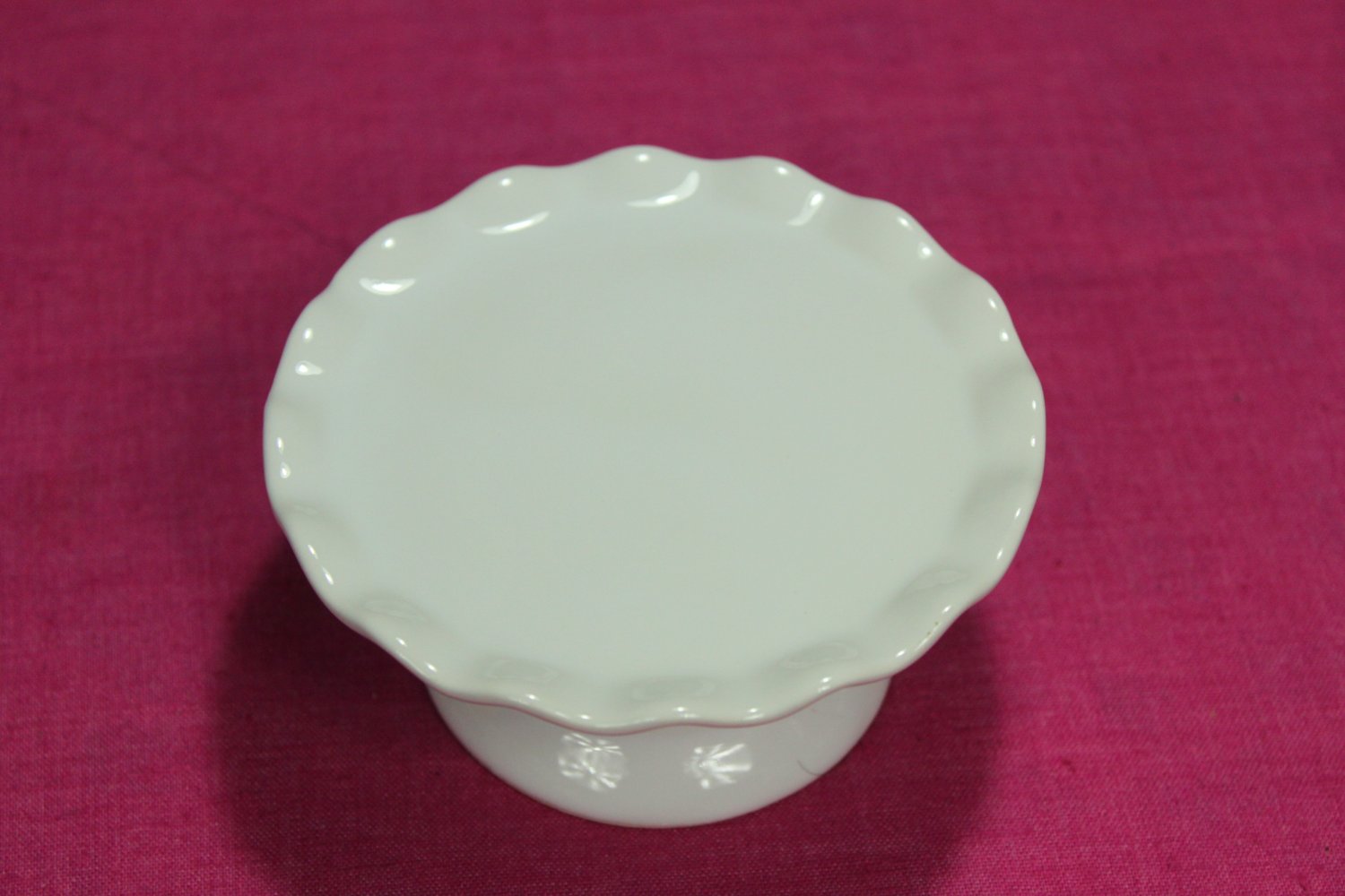 Ceramic Mini Cake Stand Riser White Ruffle