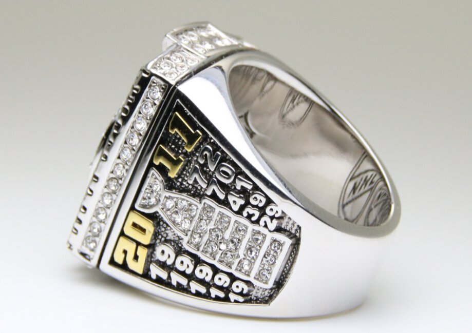 2011 Boston Bruins Hockey Stanely Cup Championship ring 8-14 Size