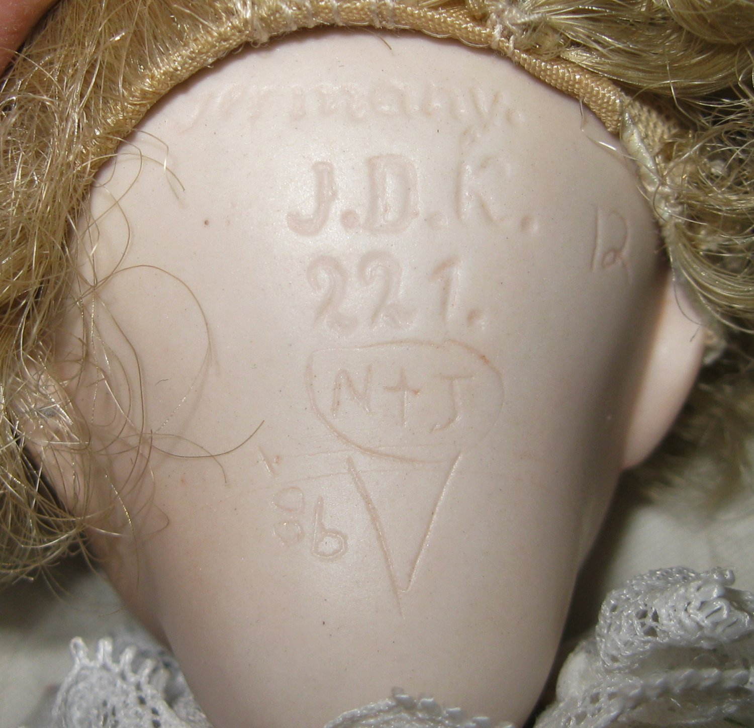 ANTIQUE GERMAN REPRODUCTION JDK KESTNER #221 GOOGLY EYE DOLL 10"