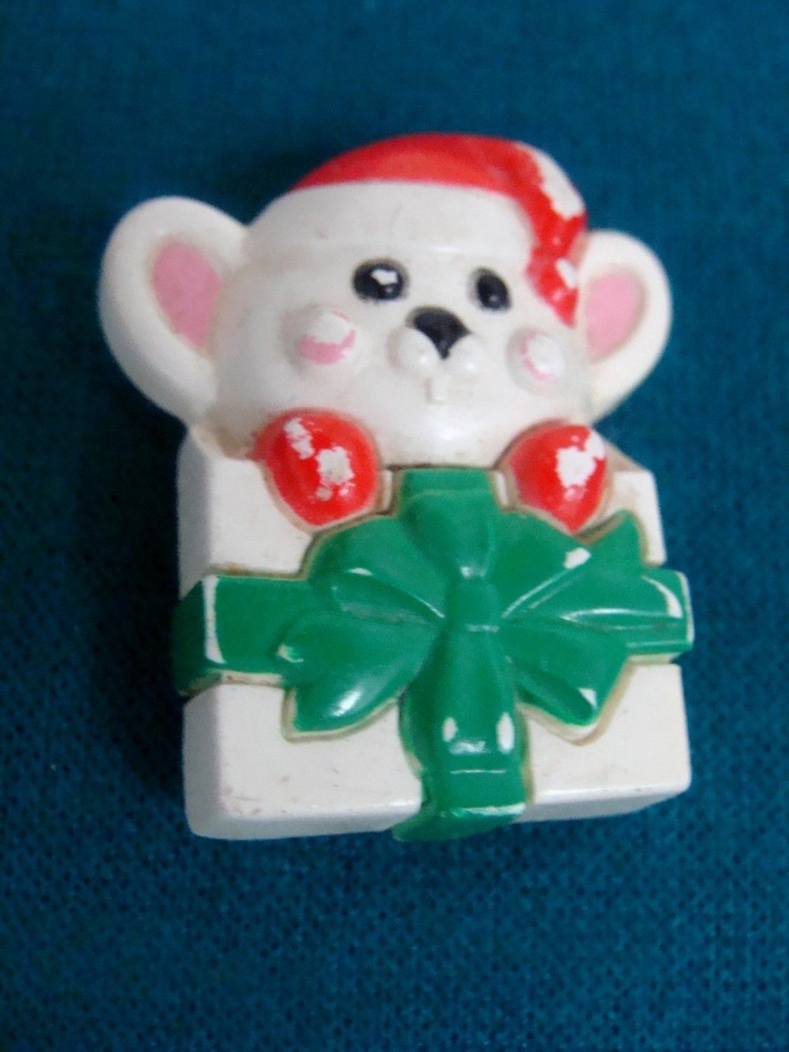 Avon Christmas Mouse Pin Brooch Vintage