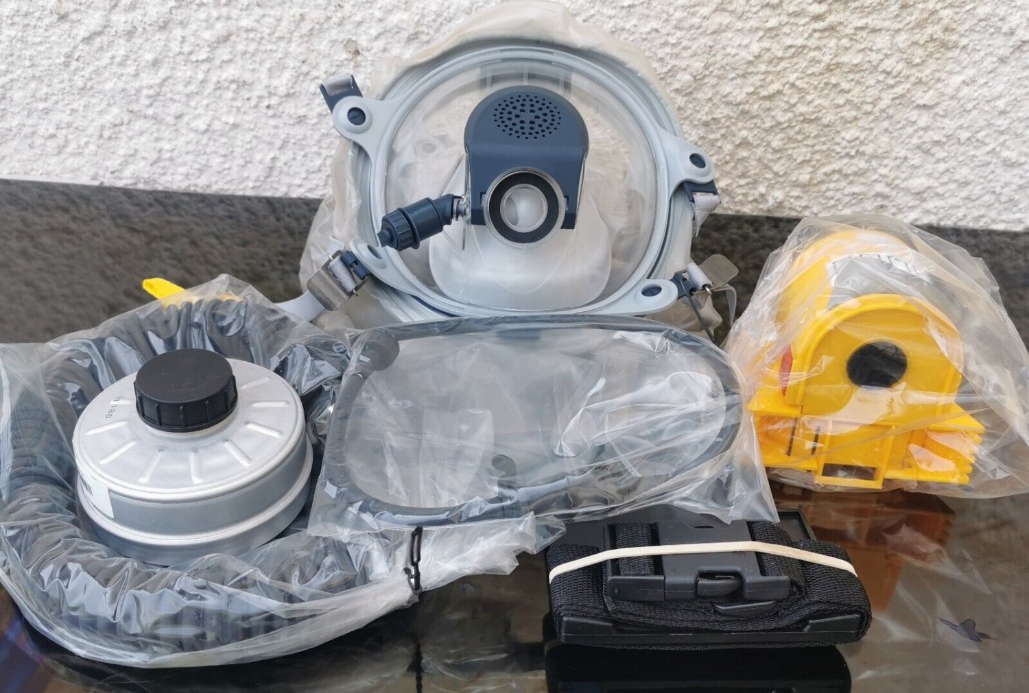 Israeli IDF Full Face Gas Mask Kit W/ Blower NBC 40MM Nato Filter 2011 ...