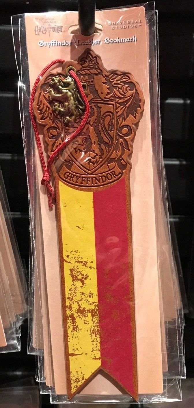UNIVERSAL STUDIOS EXCLUSIVE HARRY POTTER GRYFFINDOR LEATHER BOOKMARKS NEW