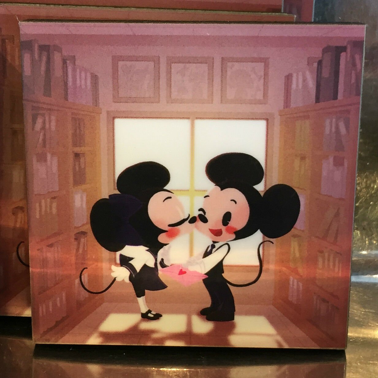 Disney WonderGround Mickey & Minnie Mouse Smooch Magnet by Eunjung June ...
