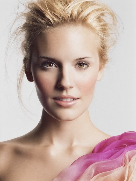 Maggie Grace Actress The Twilight Saga Breaking Dawn 24x18 Print Poster