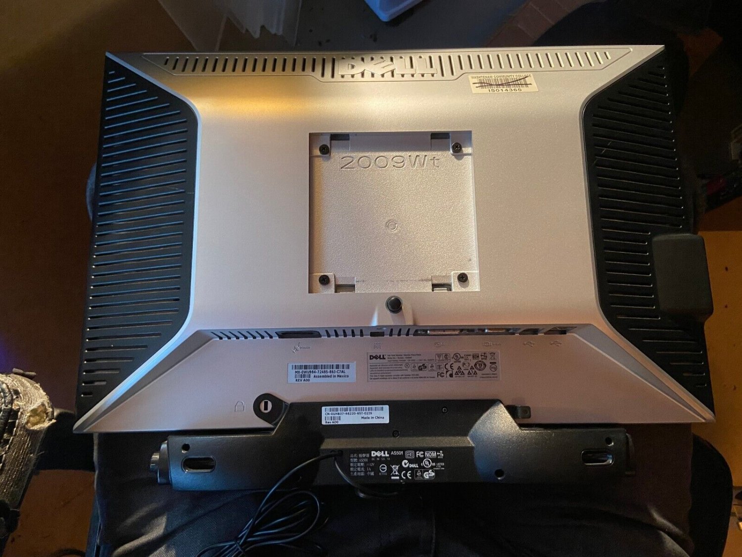 Dell Ultrasharp 20" Widescreen 2009Wt Monitor Silver 1680x1050 + Sound Bar