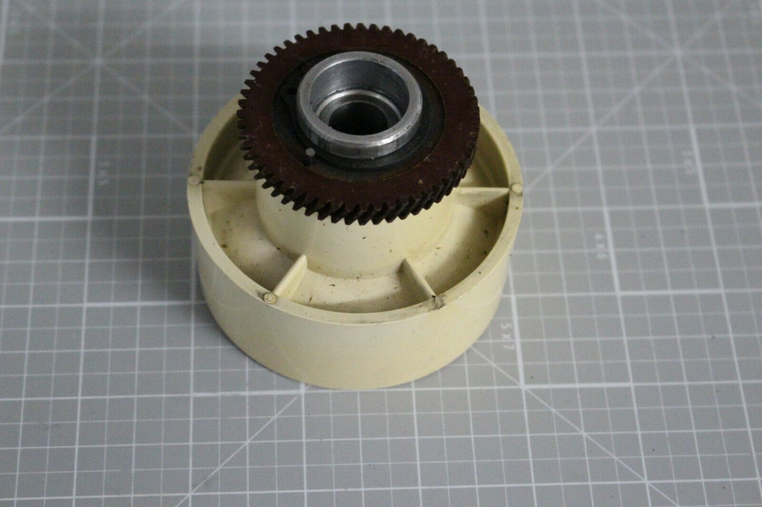 Singer Hand Wheel Assembly With Fiber Drive Gear Cream Beige Color