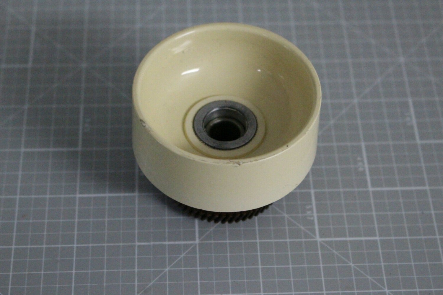 Singer Hand Wheel Assembly With Fiber Drive Gear Cream Beige Color
