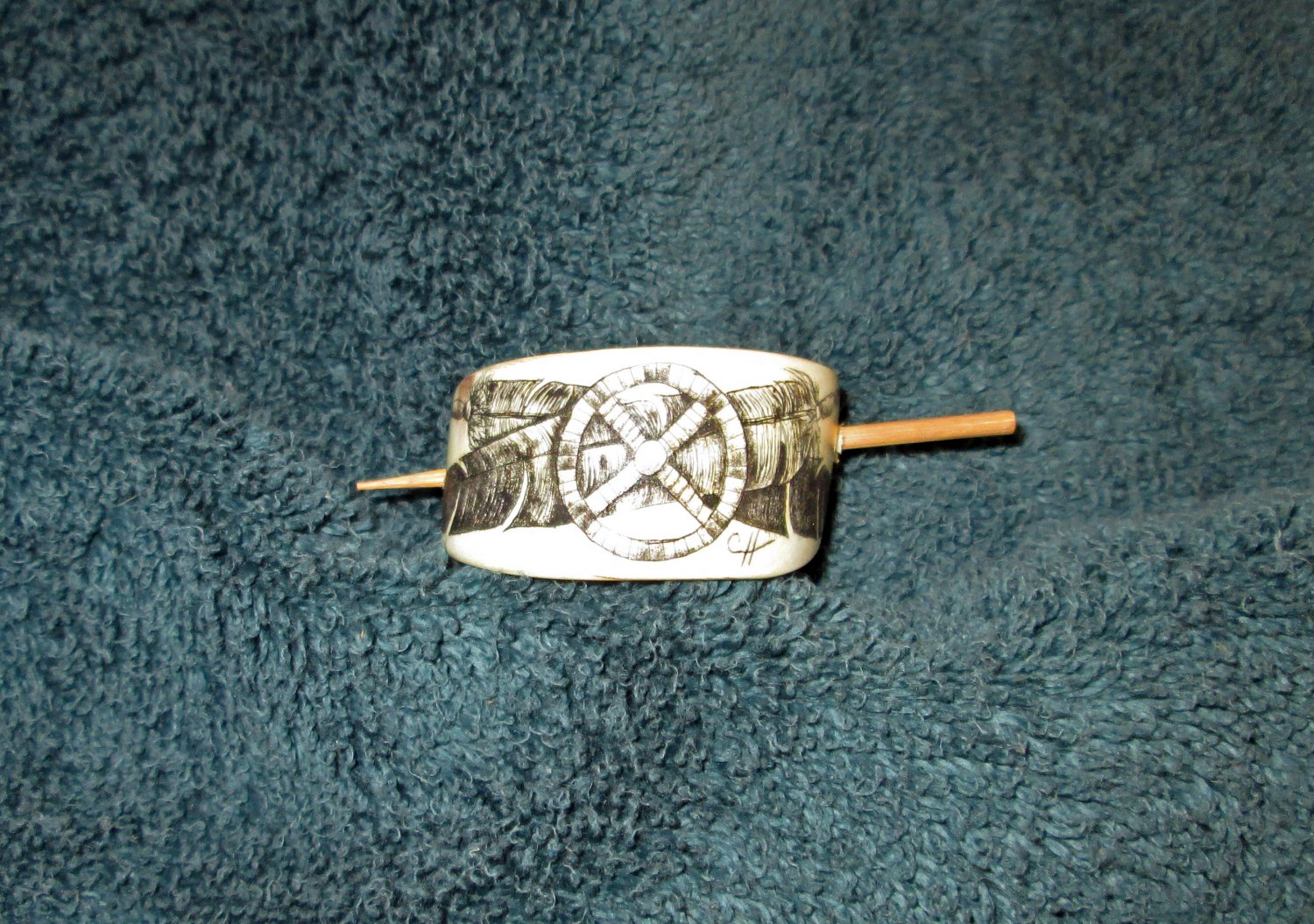 Scrimshaw Hair Tie w/Medicine Wheel Design (SS020)