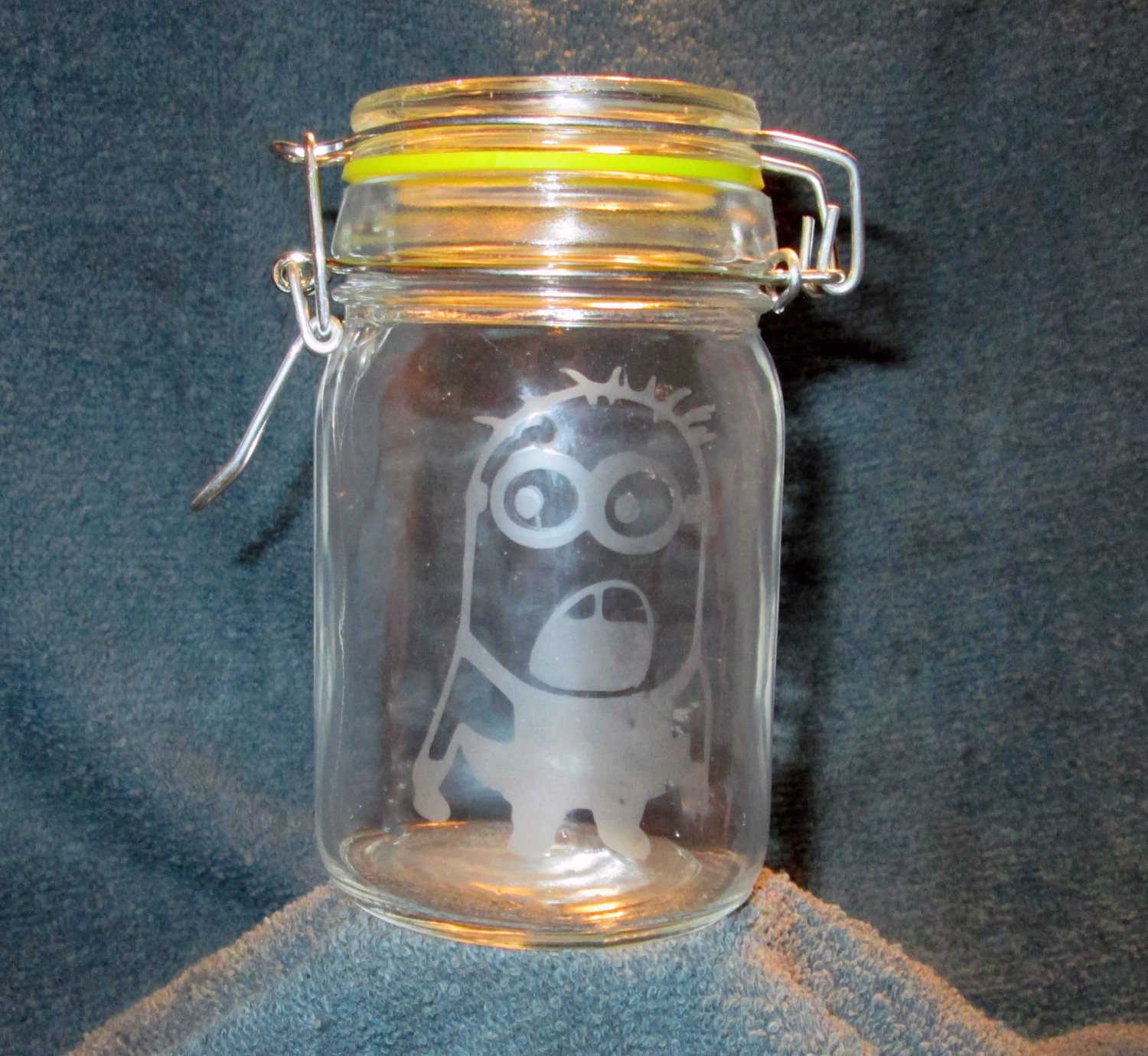 Glass Nug Jug With Minion Etching (EG020)