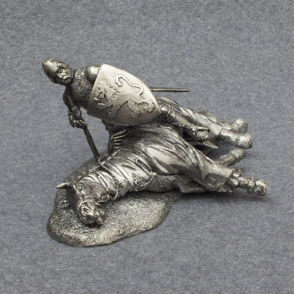 TOY SOLDIER 1/32 scale DEAD Horse and wounded Knight tin metal 54mm 6071Az