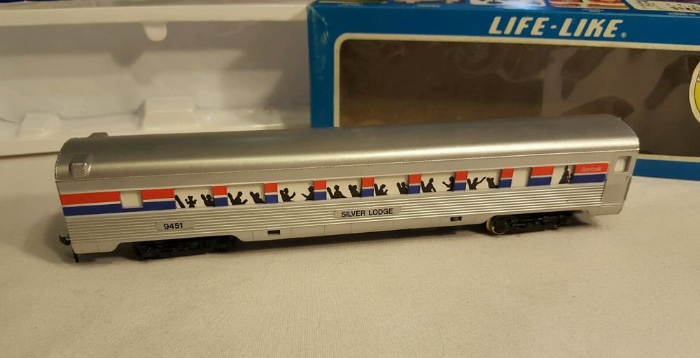 LIFE-LIKE HO Scale Lighted Passenger Car Coach Car Amtrak #8879