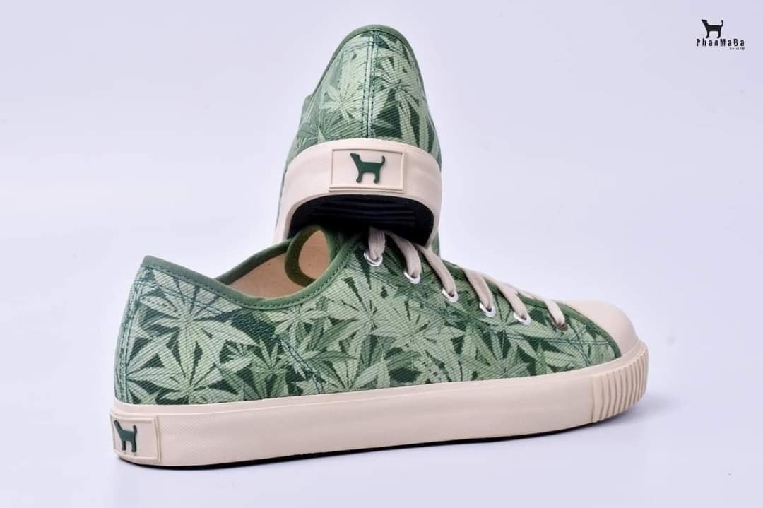 Cannabis Marijuana Pattern Sneakers Shoes Size EU 40 US 7.5 New w Tag