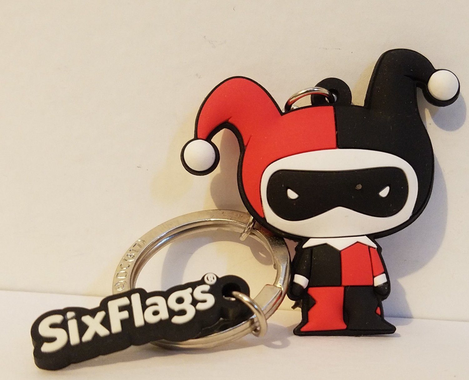 Six Flags Magic Mountain DC Comics Harley Quinn Character Keychain New